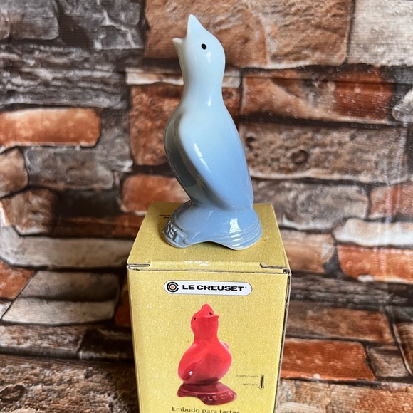Le Creuset | Kitchen | Le Creuset Pie Bird Coastal Blue | Poshmark